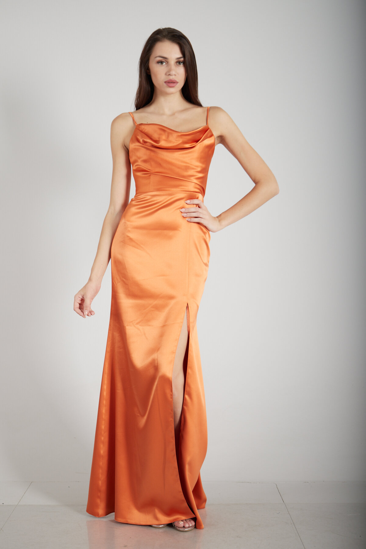 Ardanewline Askılı Oranj Degaje Yaka Saten Uzun Abiye Elbise | ElbiseBul