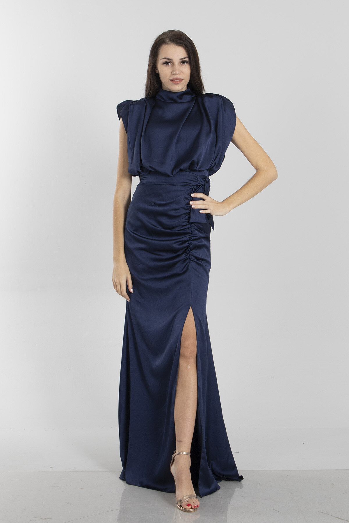 Ardanewline Lacivert Büzgülü Yırtmaçlı Saten Uzun Abiye Elbise | ElbiseBul